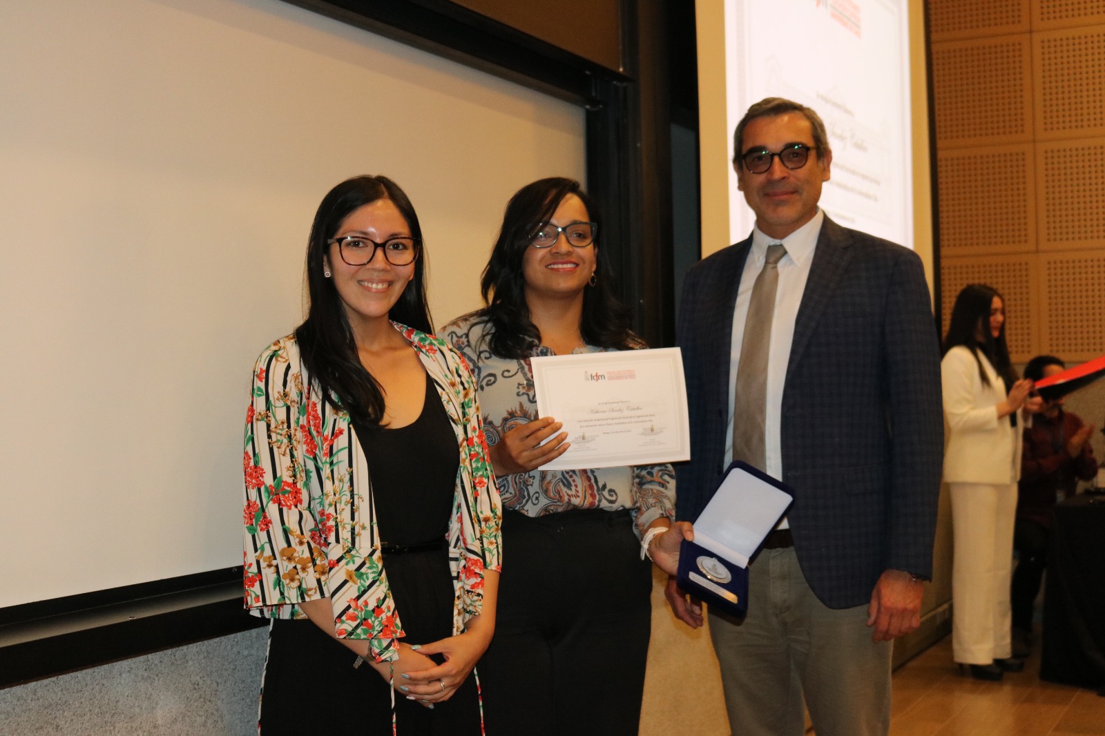 Distinción a graduada y graduado del Doctorado en Ingeniería de Minas ...